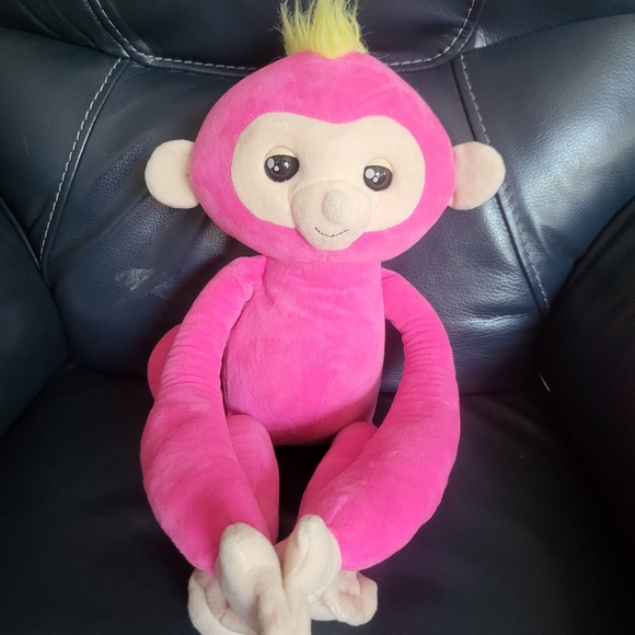 Fingerlings | Toys | Bella Pink Fingerling Large Hugs Plush Interactive ...